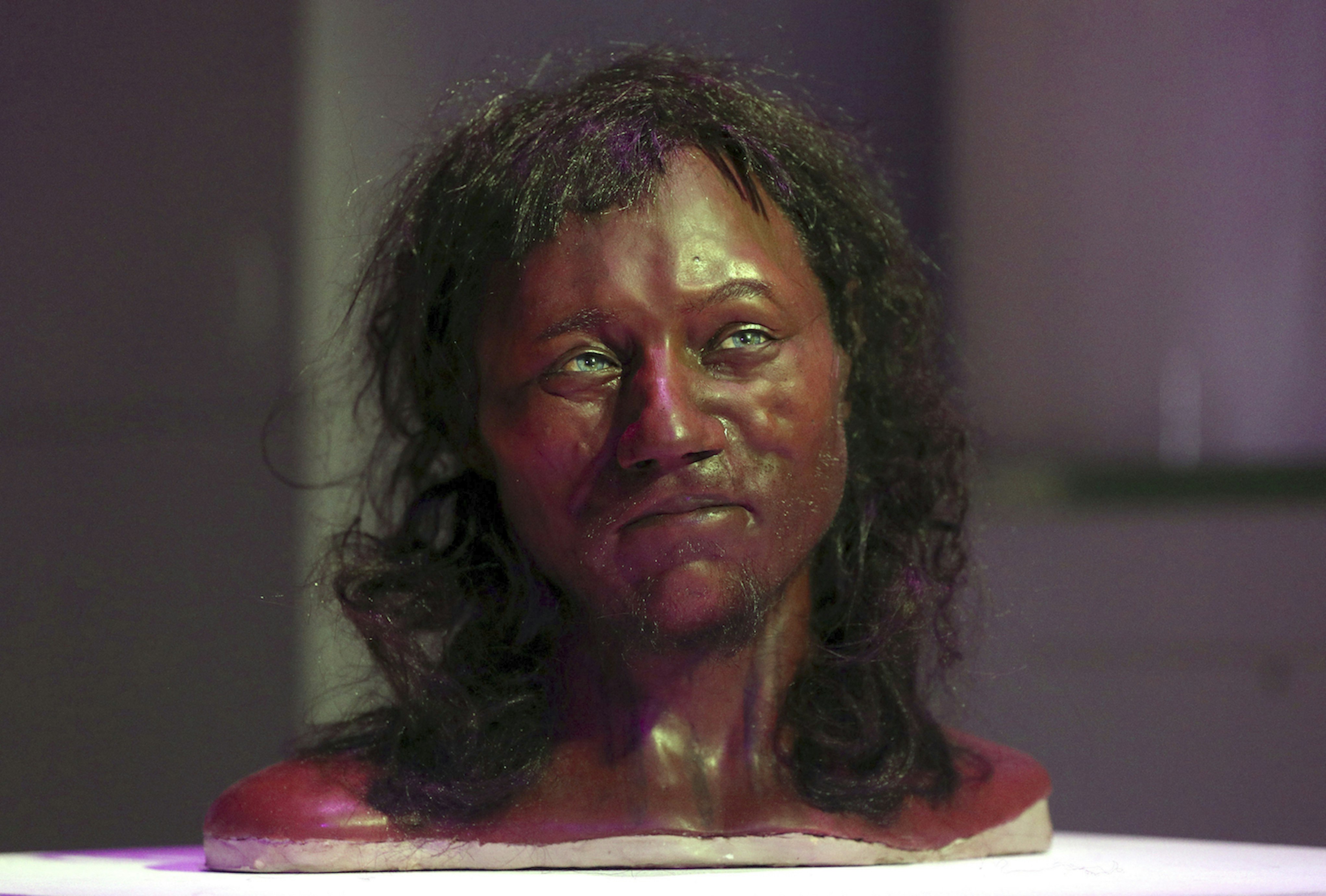 DNA testing of "Cheddar Man" reveals early Britons had dark skin